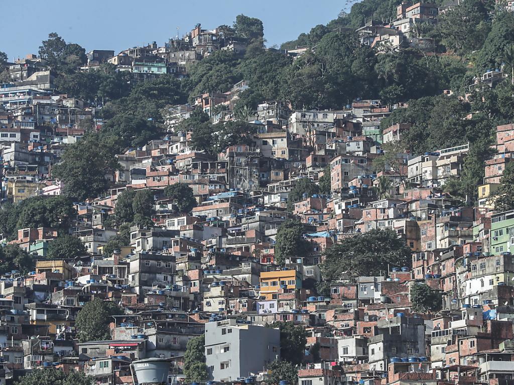 Afa record, maggiore favela brasiliana senza luce da otto giorni - SWI ...