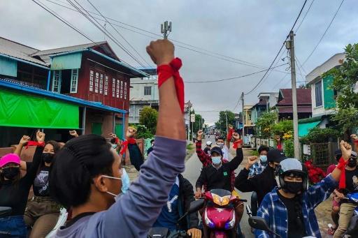 La junta de Birmania detiene a dos periodistas, según un diario local ...