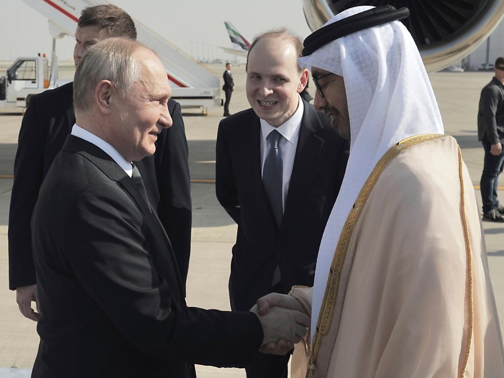 Putin trifft zu Kurzbesuch am Golf ein - SWI swissinfo.ch