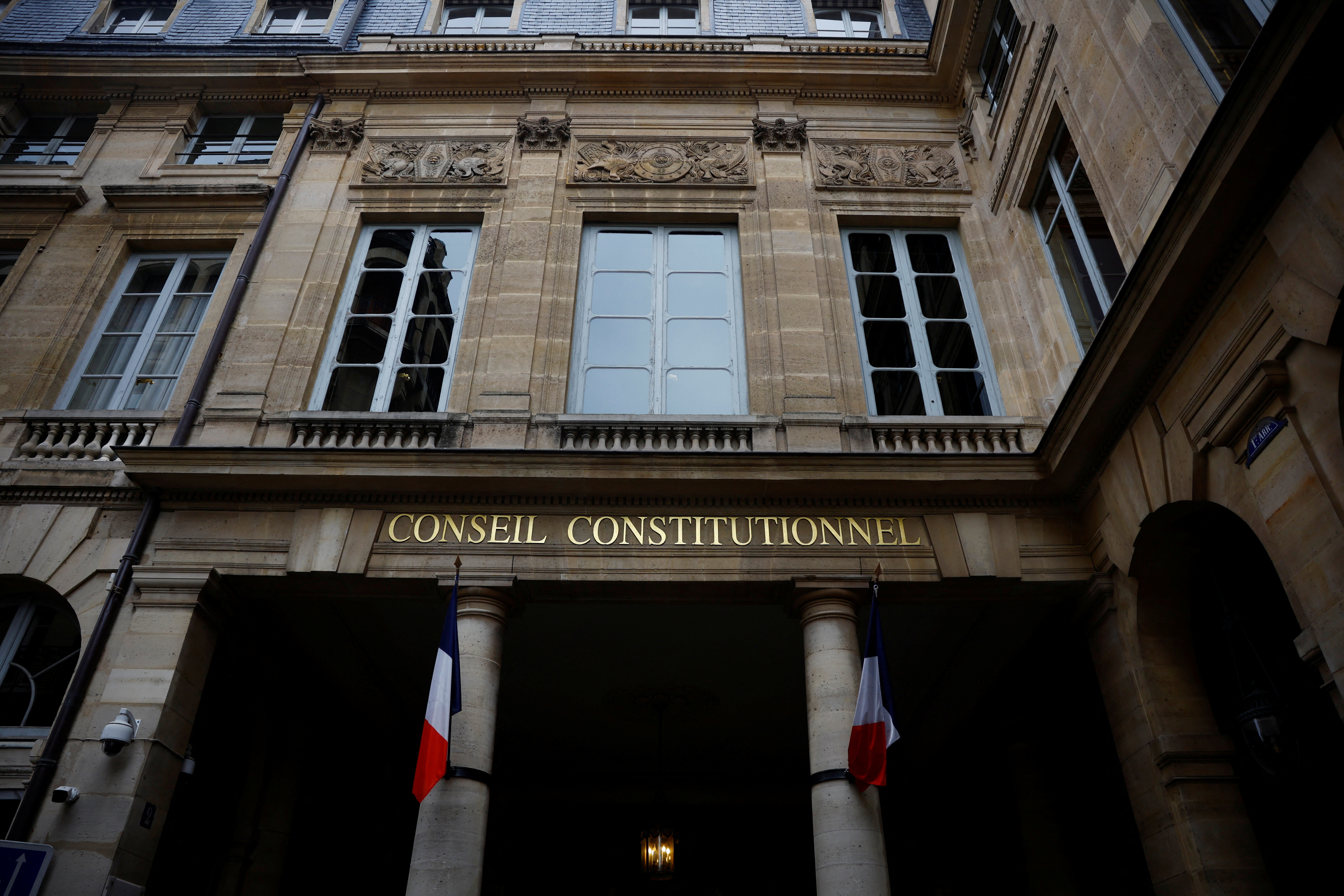 Top French court scraps large parts of new immigration law - SWI ...