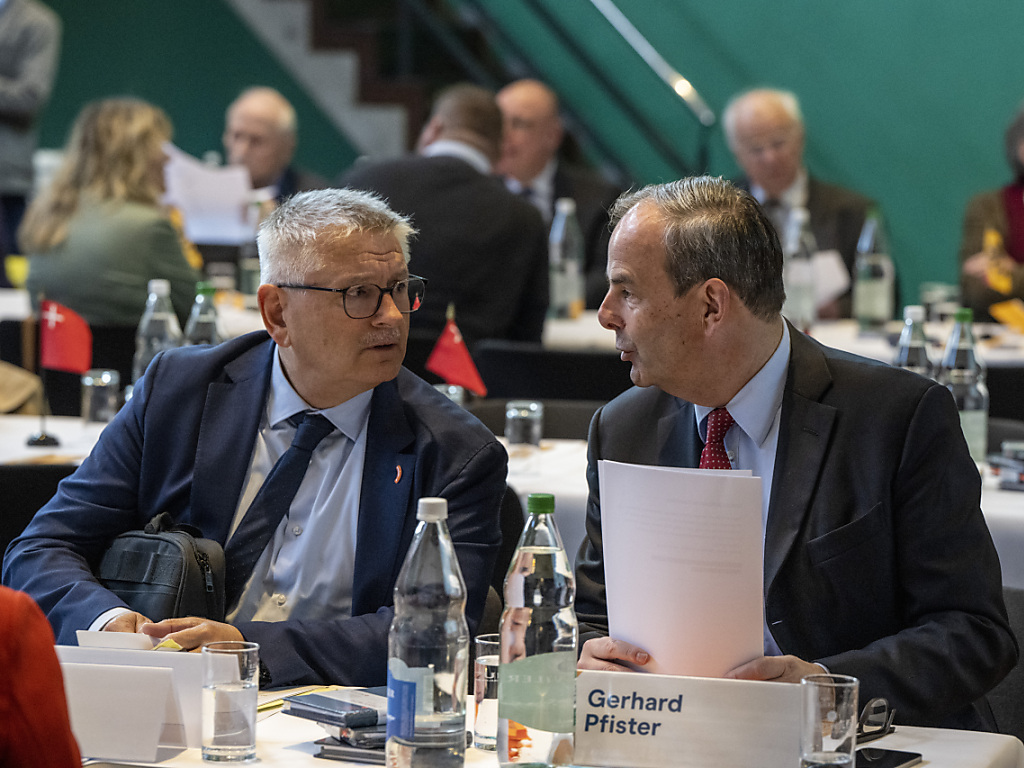 Gerhard Pfister reconduit à la présidence du Centre - SWI swissinfo.ch