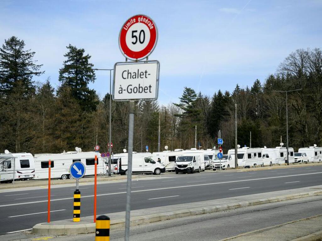 Les caravanes refusent de quitter le Chalet-à-Gobet - SWI swissinfo.ch