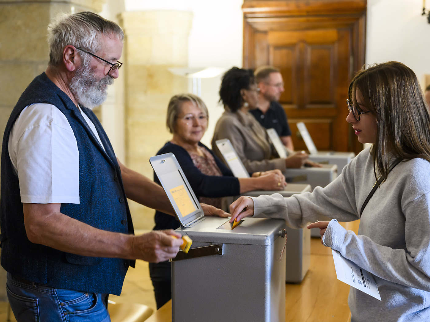 Oggi giornata di votazioni federali e cantonali - SWI swissinfo.ch