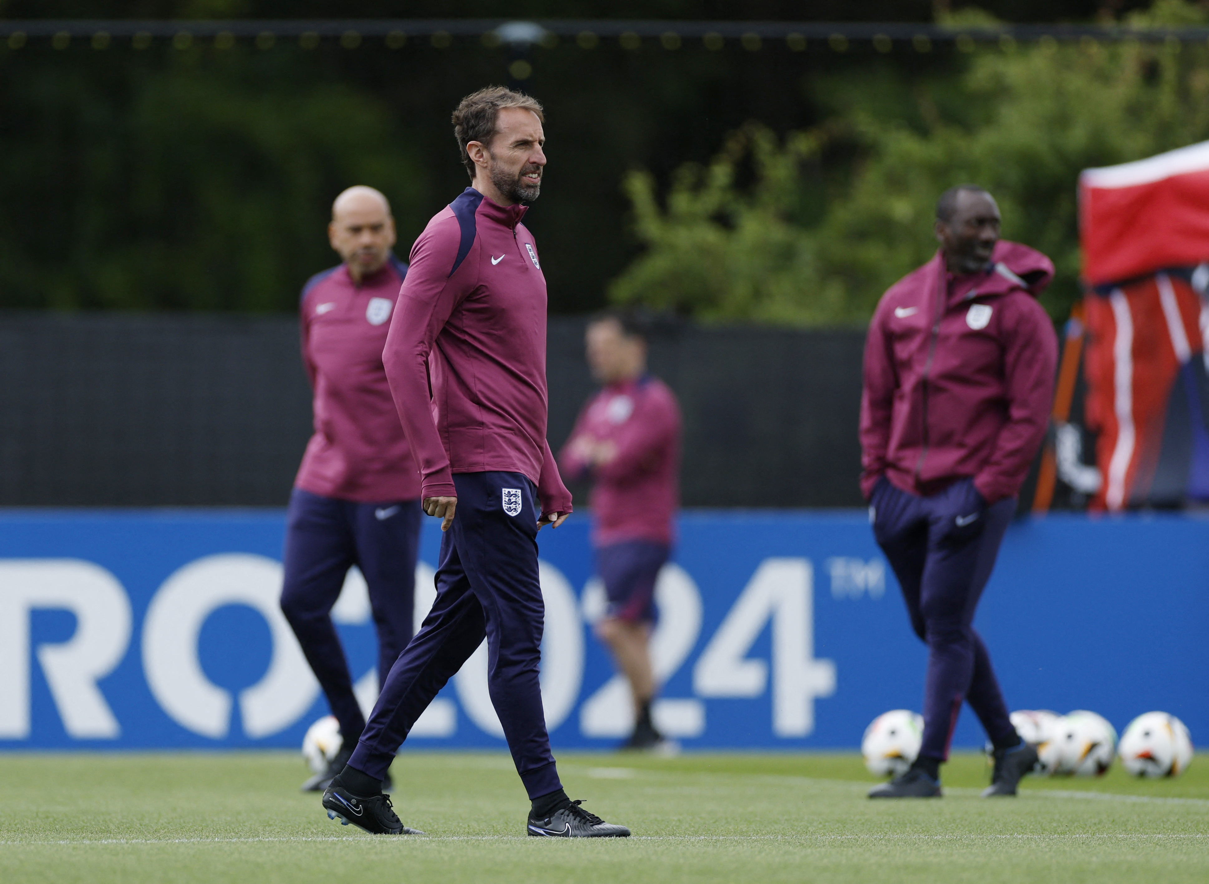 Soccer-Southgate hopes to deliver in what could be his final tournament ...