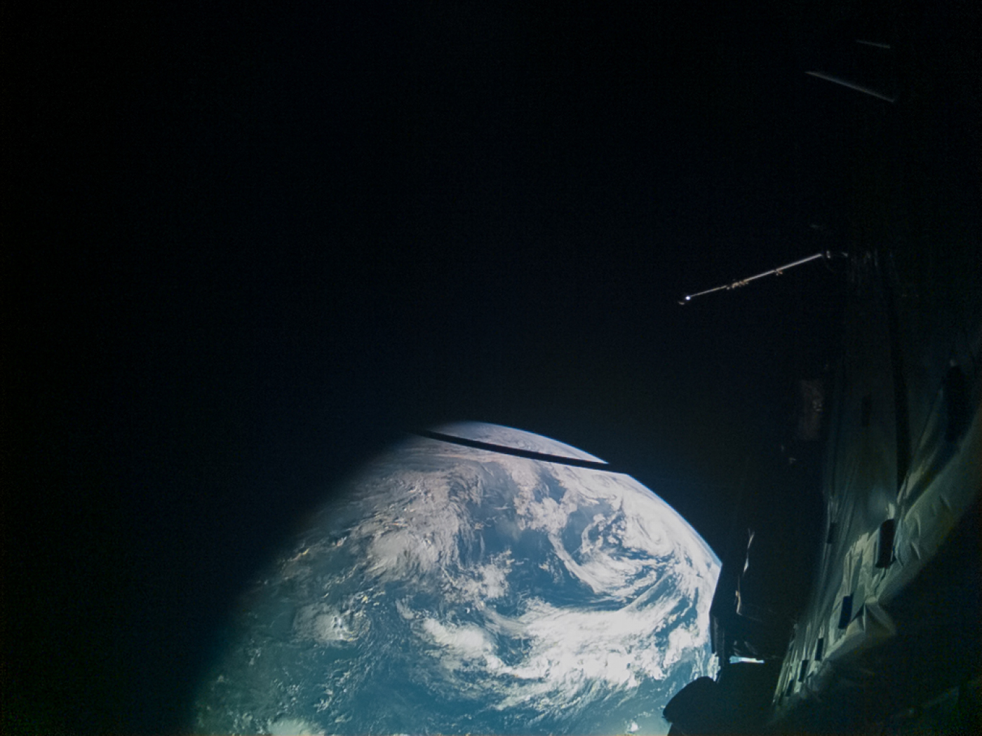 Raumsonde "Juice" meistert Vorbeiflug an Mond und Erde - SWI swissinfo.ch