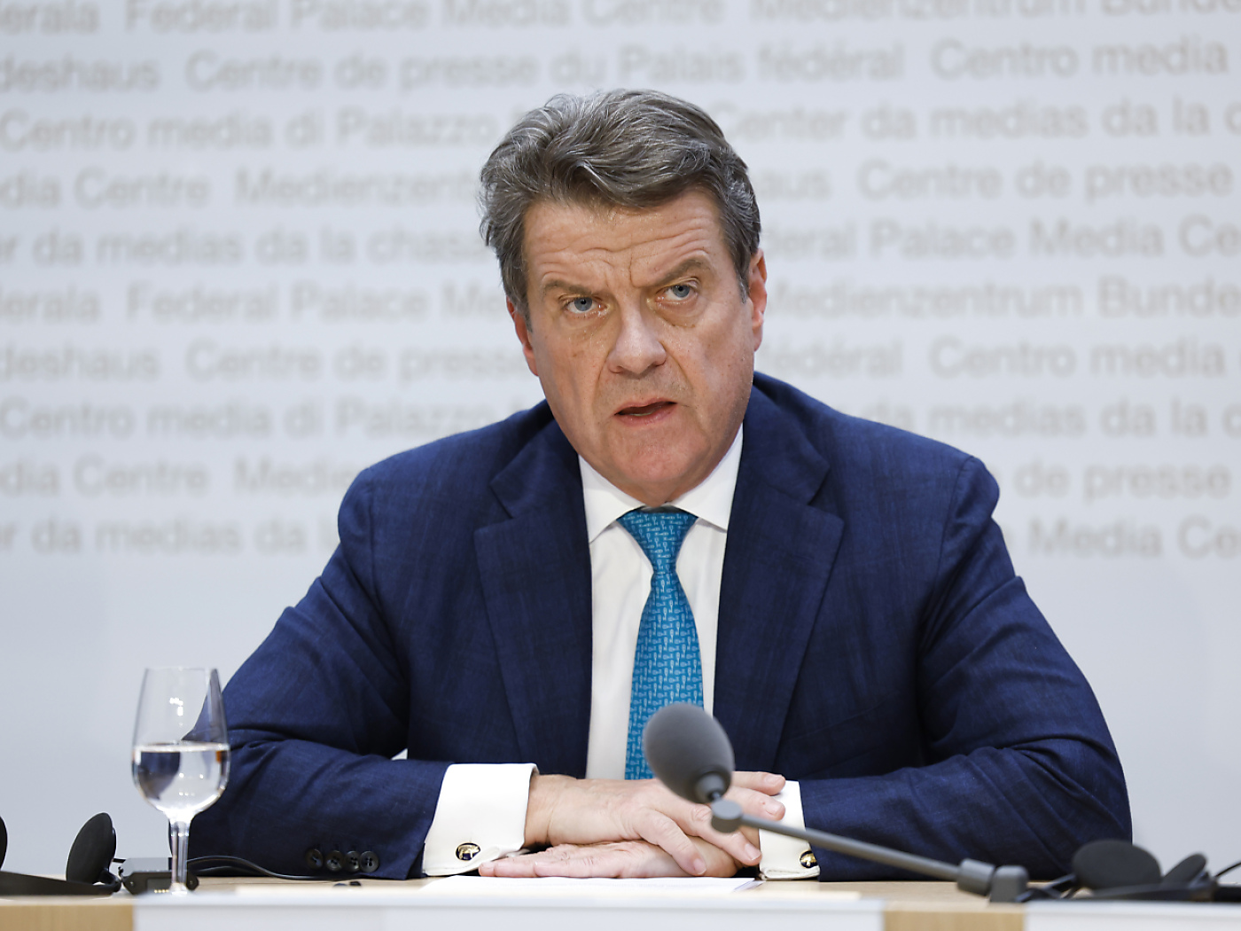 Presidente cda di UBS critica Finma dopo fallimento Credit Suisse - SWI ...