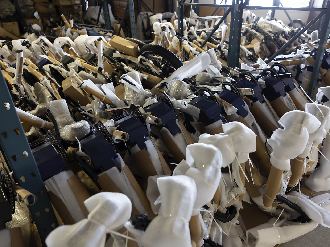 Fast jedes zweite verkaufte Velo war 2024 ein E-Bike - SWI swissinfo.ch