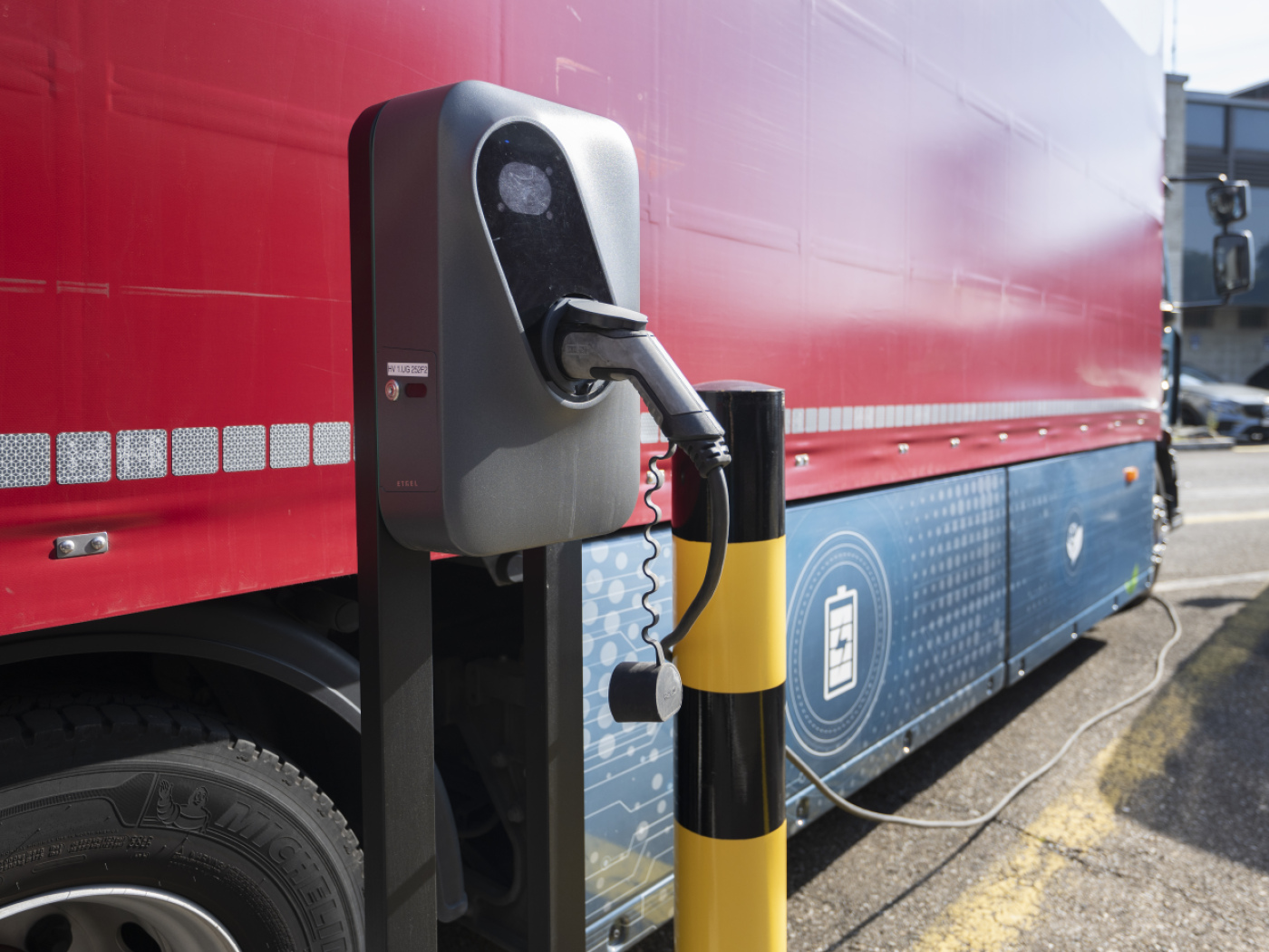 Bundesrat will Schwerverkehrsabgabe für E-Laster ab 2029 einführen ...