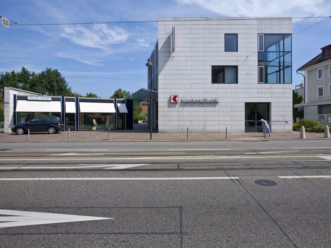 Präsident und CEO der BLKB treten früher als geplant zurück - SWI ...