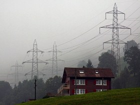 Largo alle linee ad alta tensione interrate - SWI swissinfo.ch