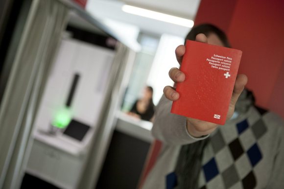 Rules for Swiss citizenship slightly eased - SWI swissinfo.ch