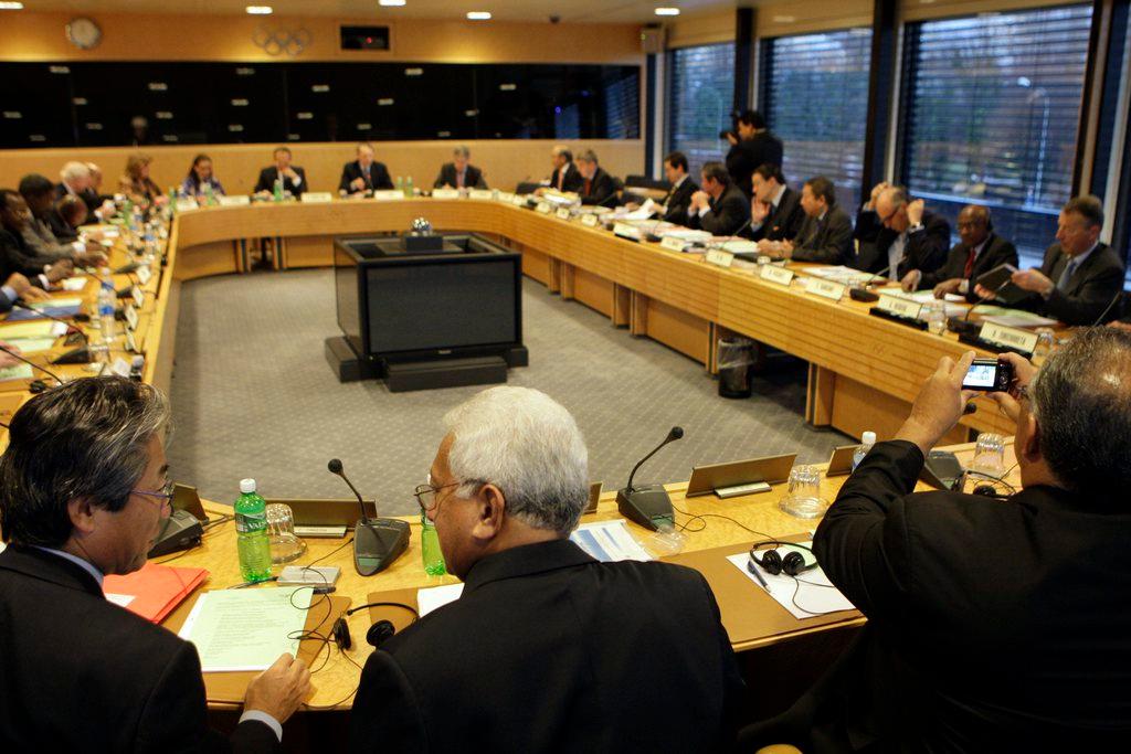 Rise of the multilingual boss creates a ‘monoglot ceiling’ - SWI ...