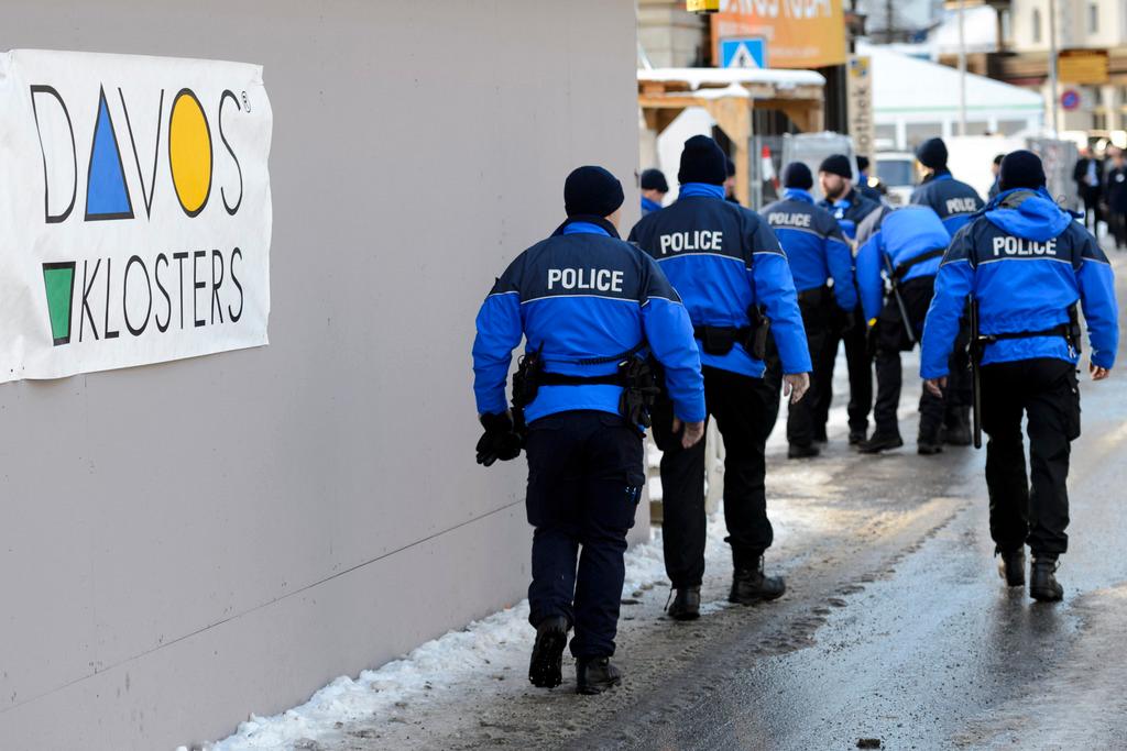 Police plan more security checks at WEF - SWI swissinfo.ch