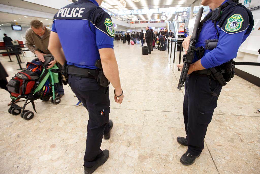 Geneva airport withdraws workers’ security passes - SWI swissinfo.ch