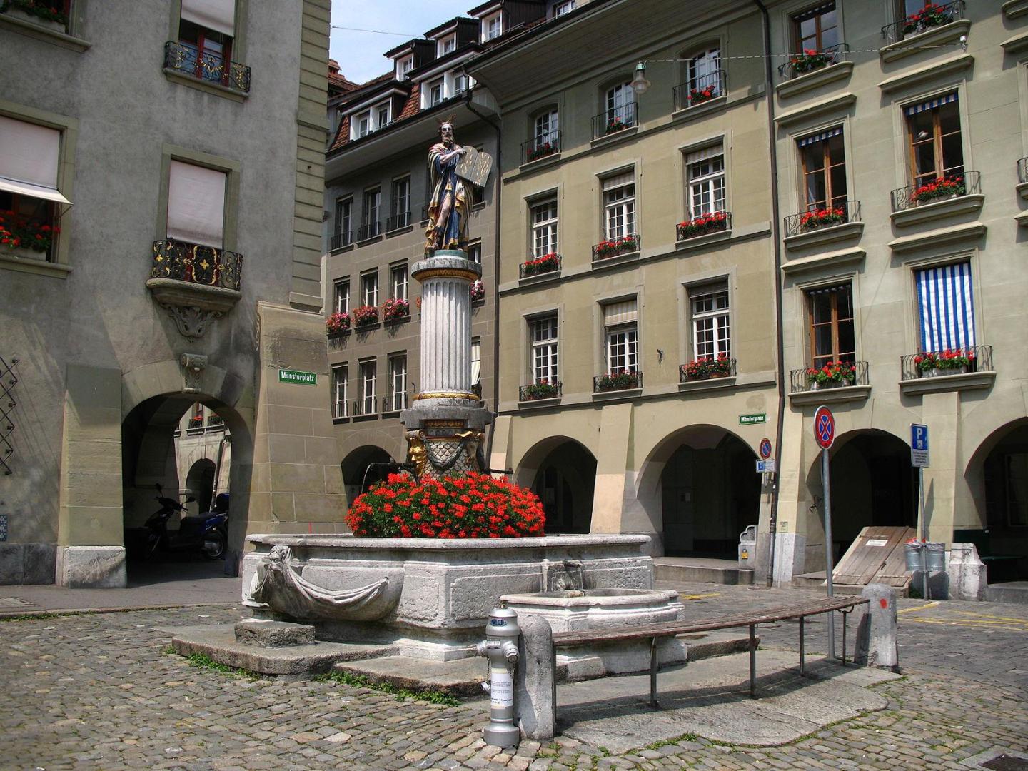 Wine flows from Bern fountain once again - SWI swissinfo.ch