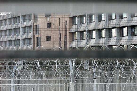 Swiss prisoners enjoy more cell space - SWI swissinfo.ch