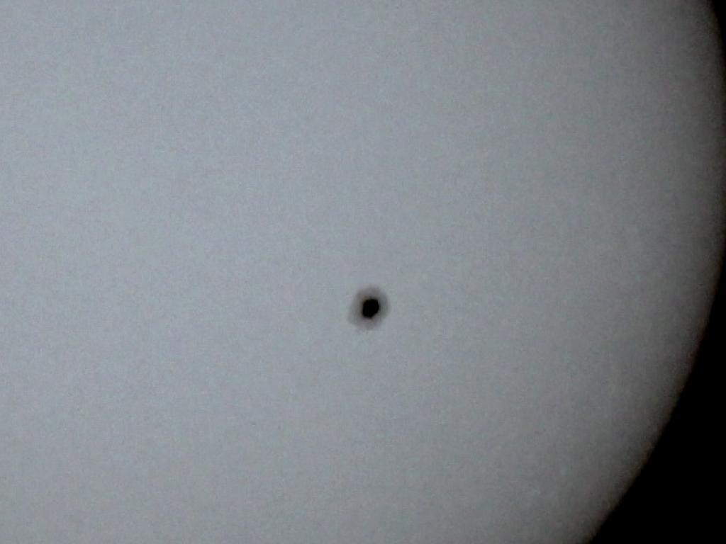 Grosse tache solaire sur l'astre du jour - SWI swissinfo.ch