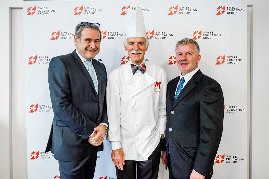 Mosimann’s cookbook collection goes on show - SWI swissinfo.ch