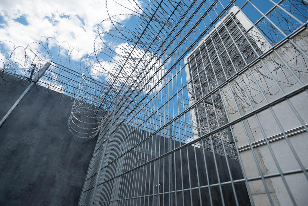 More females and Swiss serving prison time - SWI swissinfo.ch