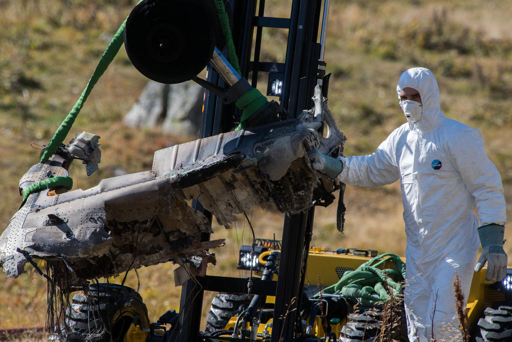 Power line collision caused military helicopter crash - SWI swissinfo.ch