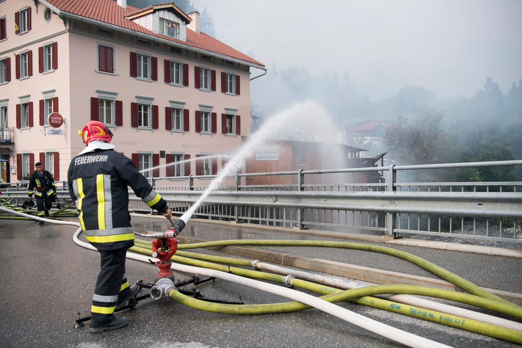Alcohol ban eased for volunteer firefighters - SWI swissinfo.ch