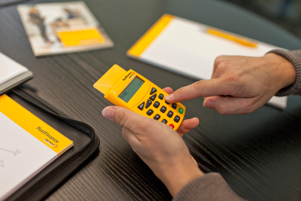 PostFinance to charge millionaire deposit holders - SWI swissinfo.ch