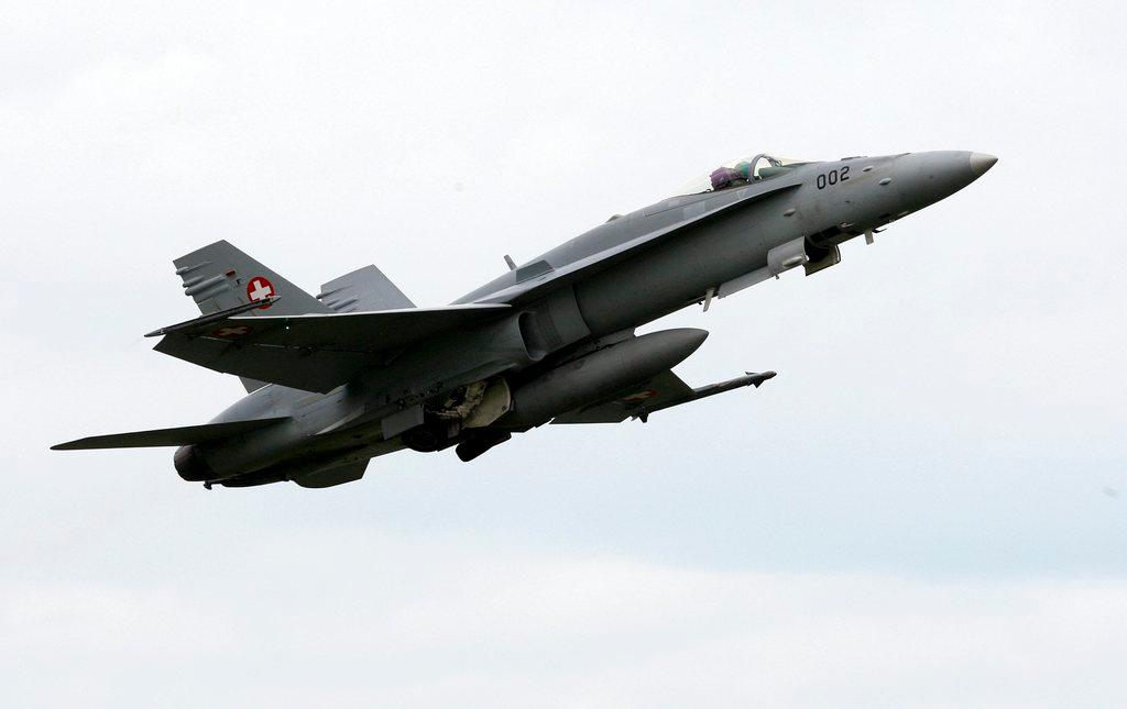 Swiss jets escort Russian plane - SWI swissinfo.ch