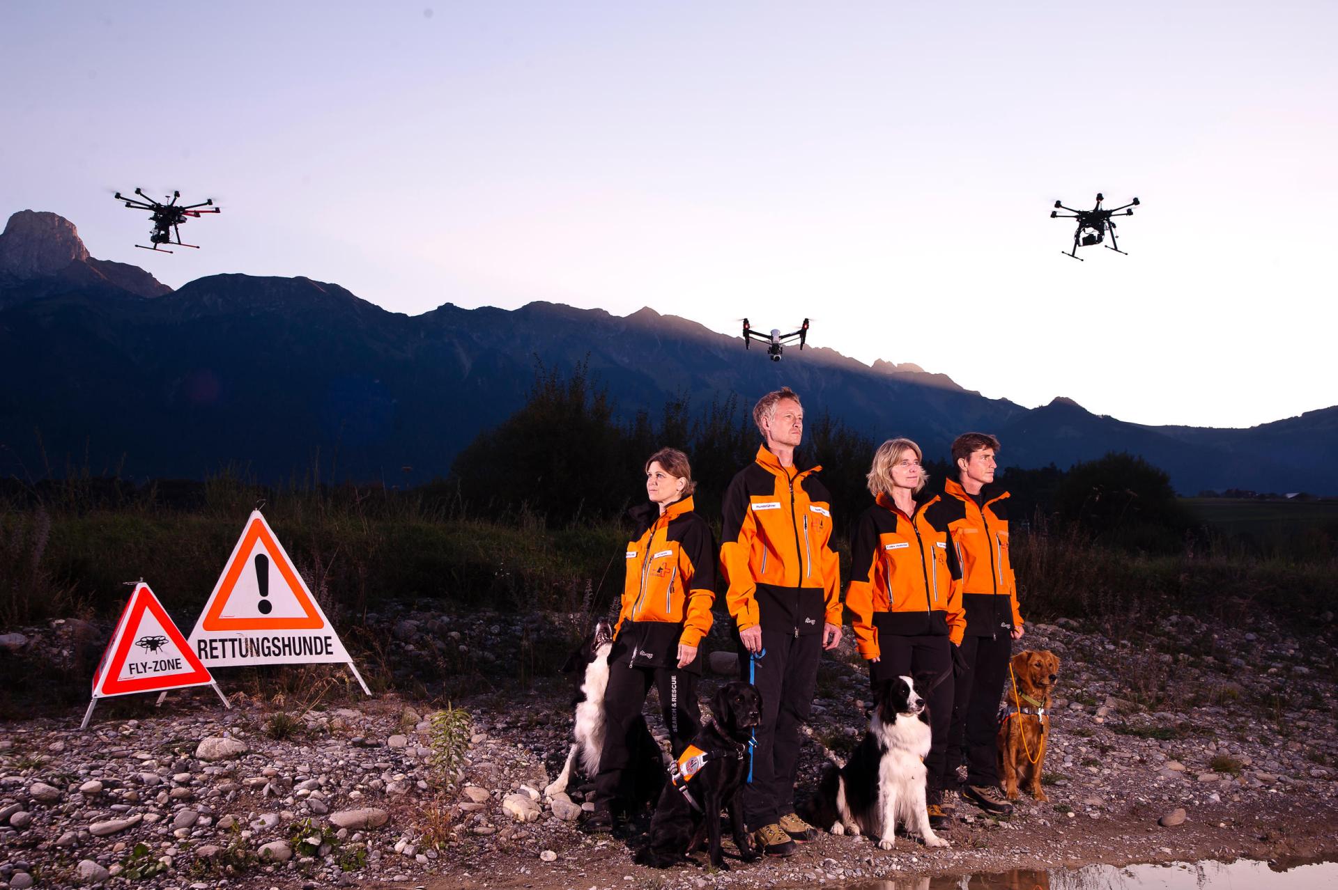 Rescue dogs team up with drones to save lives - SWI swissinfo.ch