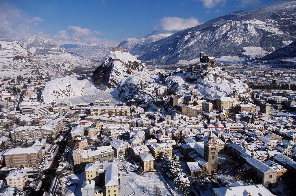 Two Swiss regions hand in early Winter Olympics bids - SWI swissinfo.ch