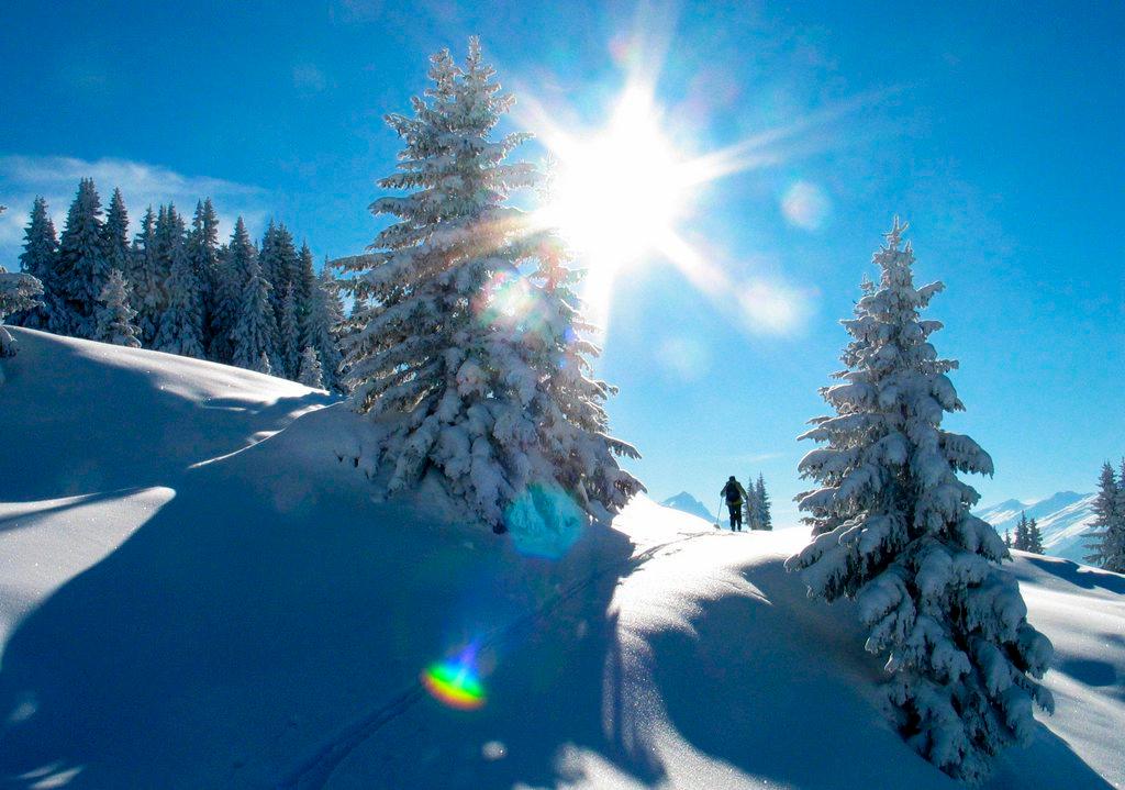 Can Swiss ski resorts guarantee a white Christmas? - SWI swissinfo.ch