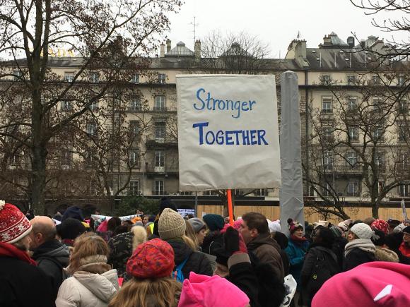 Thousands of protesters march through Geneva - SWI swissinfo.ch