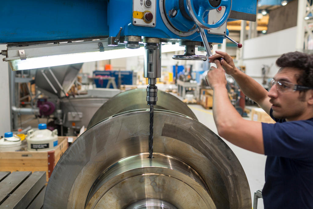 Half of Swiss manufacturers plan to move abroad - SWI swissinfo.ch