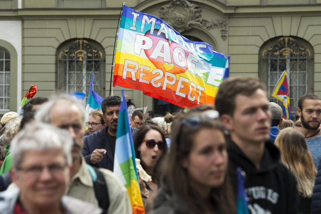 Pacifists urge end of investment in arms trade - SWI swissinfo.ch