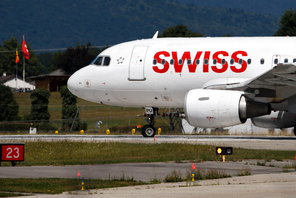 Swiss airline stops two-person cockpit rule - SWI swissinfo.ch