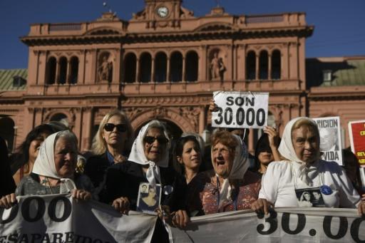 Madres De Plaza De Mayo Reivindican Ideales De Los Desaparecidos 40 Años Después Swi