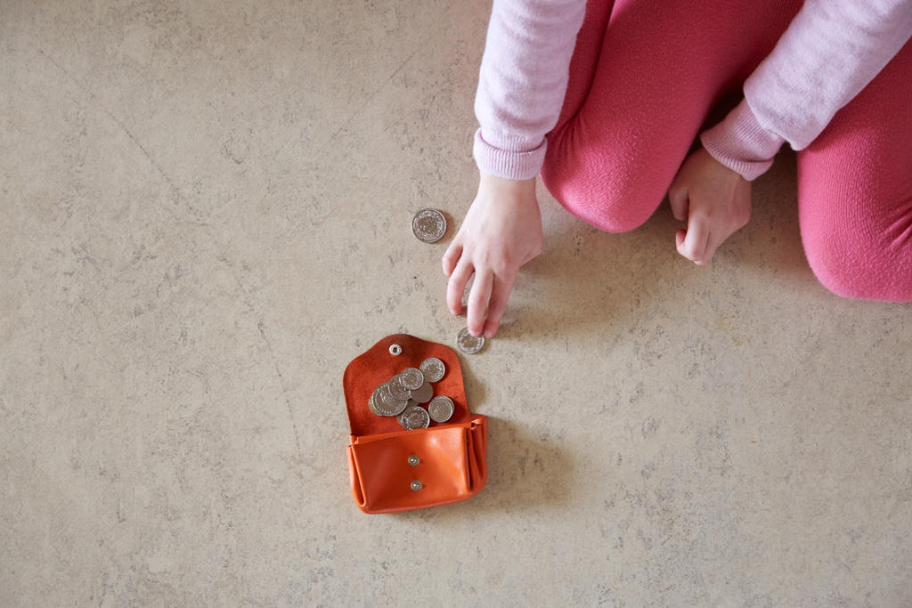 How Swiss kids manage their pocket money - SWI swissinfo.ch