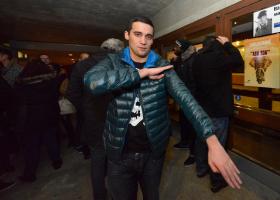 Swiss court judges ‘quenelle’ gesture to be racist - SWI swissinfo.ch