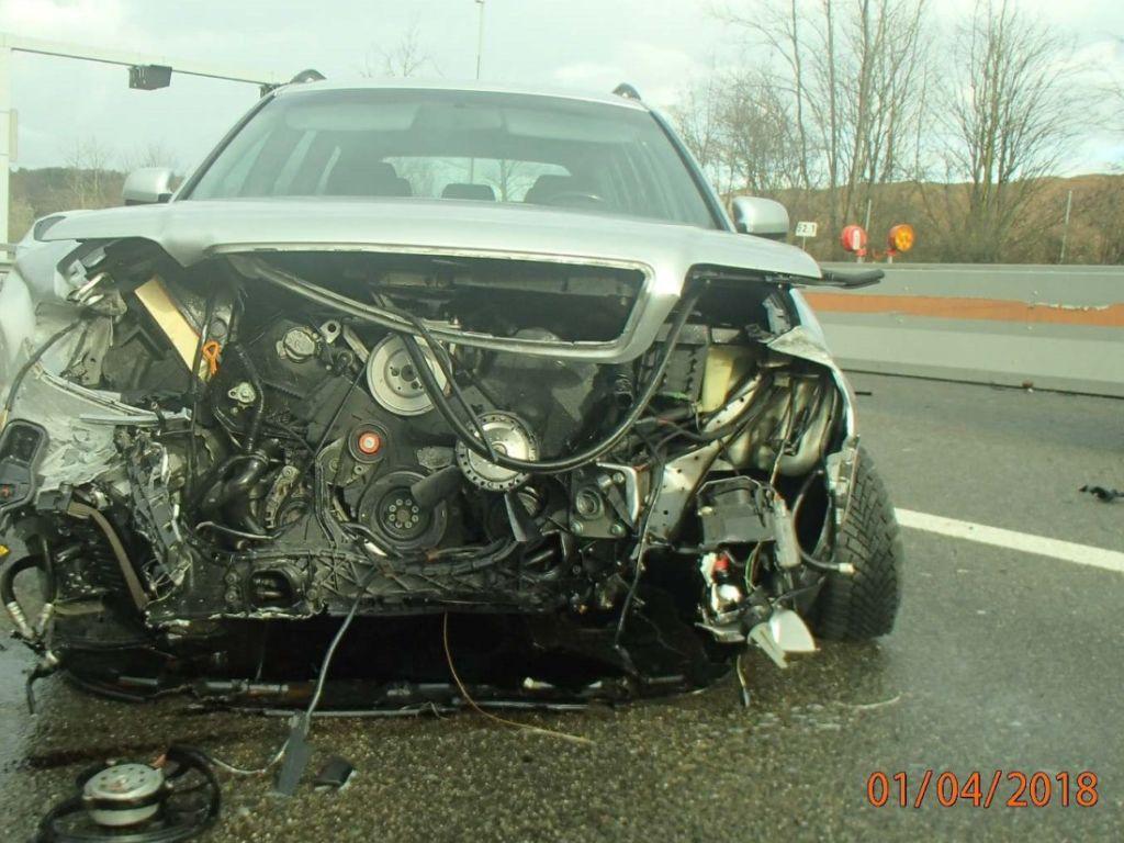 Viel Blechschaden bei zwei Unfällen auf der Autobahn A3 - SWI swissinfo.ch