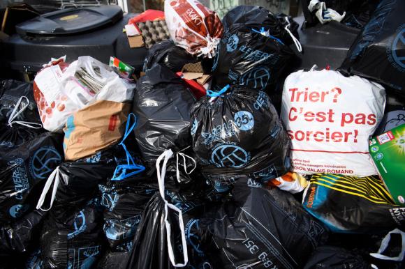 How much trash is tossed – and recycled – in Switzerland? - SWI ...