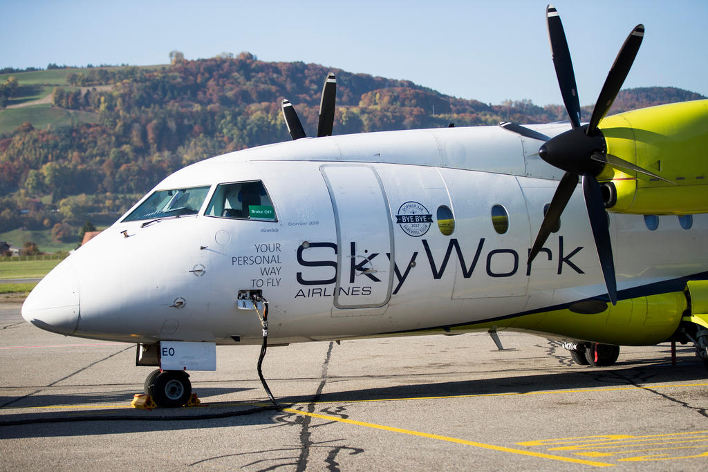 SkyWork lands its last ever plane in Bern Airport - SWI swissinfo.ch