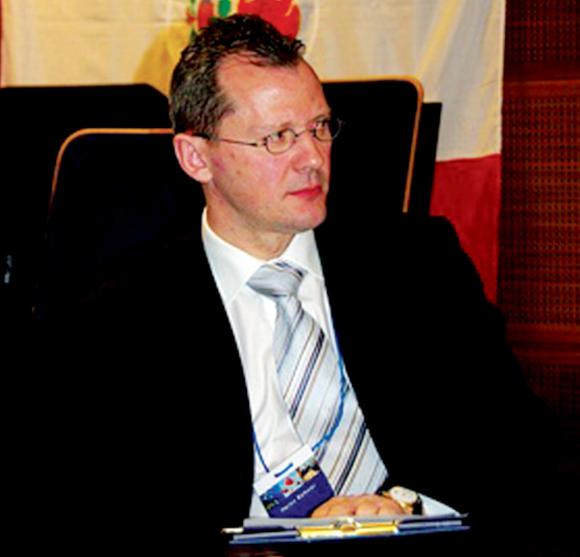 一位瑞士哲学家的著作遭中国得意门生侵权出版 - SWI swissinfo.ch