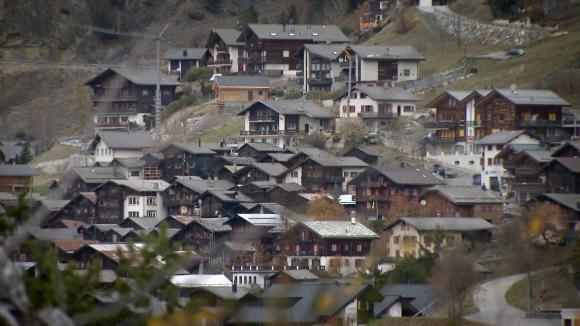 Swiss villages bribe people to come, stay and breed - SWI swissinfo.ch