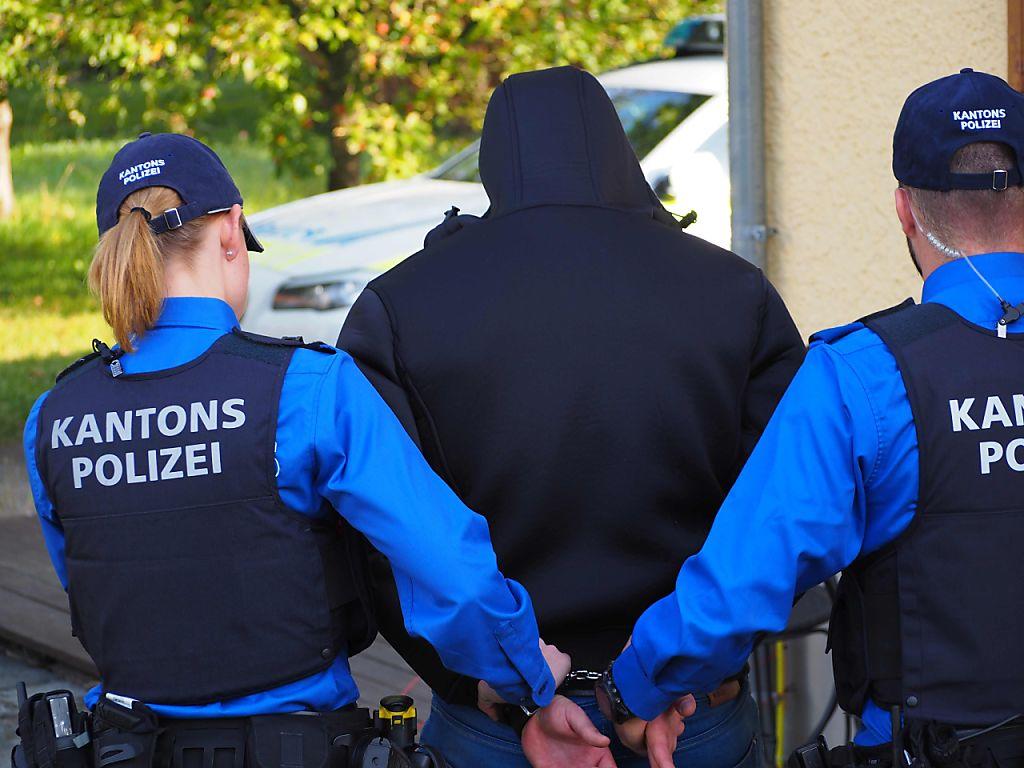 Zwei zur Fahndung ausgeschriebene Männer festgenommen - SWI swissinfo.ch