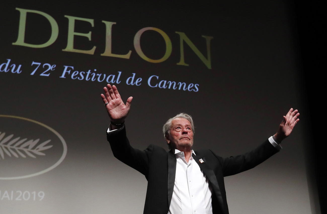 Alain Delon recovers in Switzerland after stroke - SWI swissinfo.ch