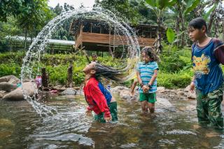 Ein Schweizer bei den letzten Penan-Nomaden - SWI swissinfo.ch