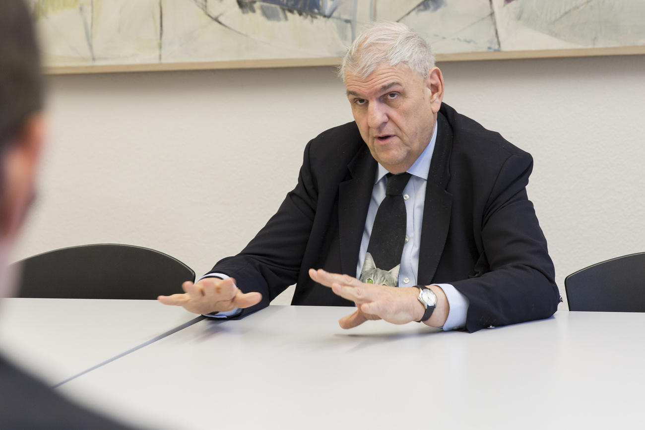 Daniel Brélaz et les incertitudes des futurs possibles - SWI swissinfo.ch