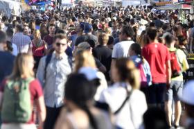 Swiss population continues to age and diversify - SWI swissinfo.ch