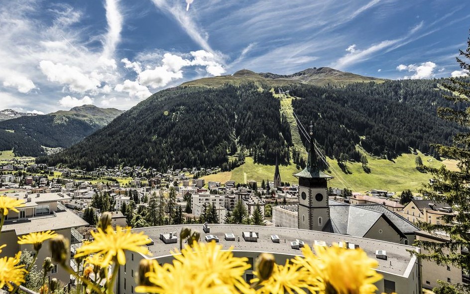 Le prochain Forum de Davos est reporté à l'été 2021 - SWI swissinfo.ch