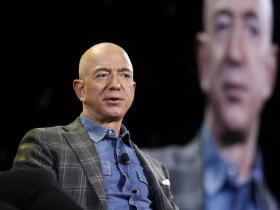 Amazon-Chef Jeff Bezos bleibt laut "Forbes" reichster US-Bürger - SWI swissinfo.ch