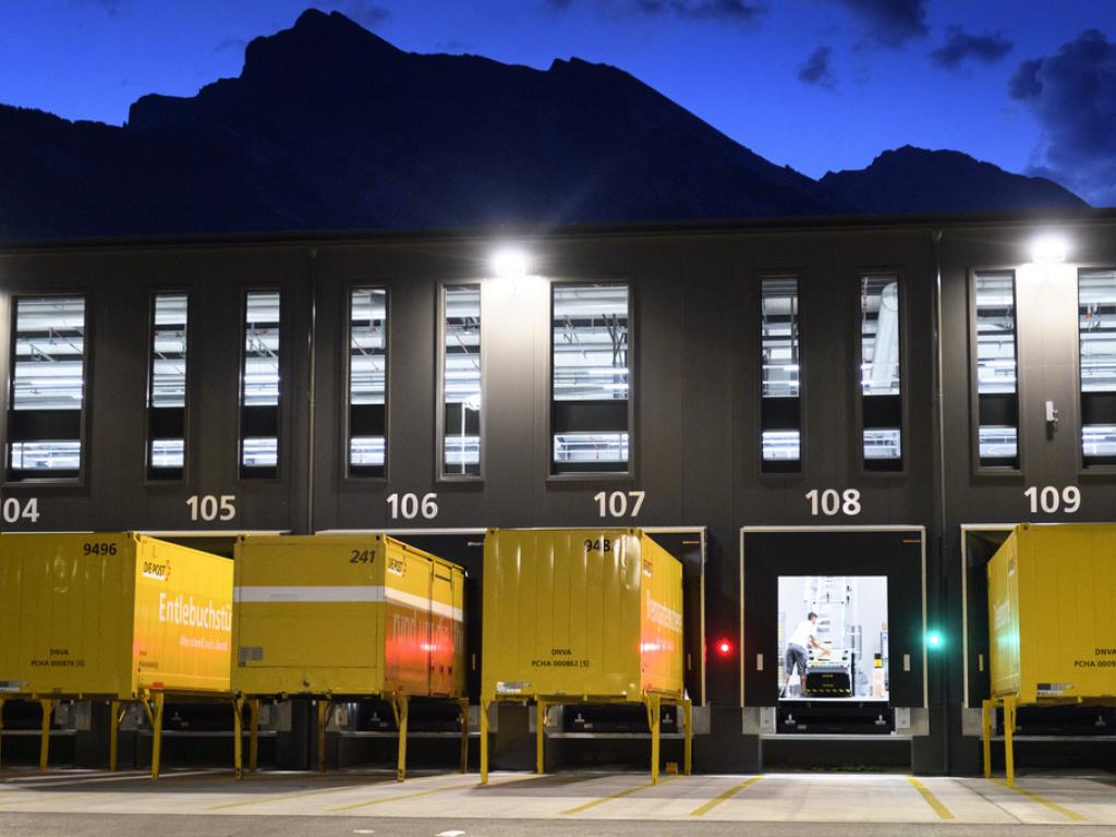 Post eröffnet neues Paketzentrum im Wallis - SWI swissinfo.ch